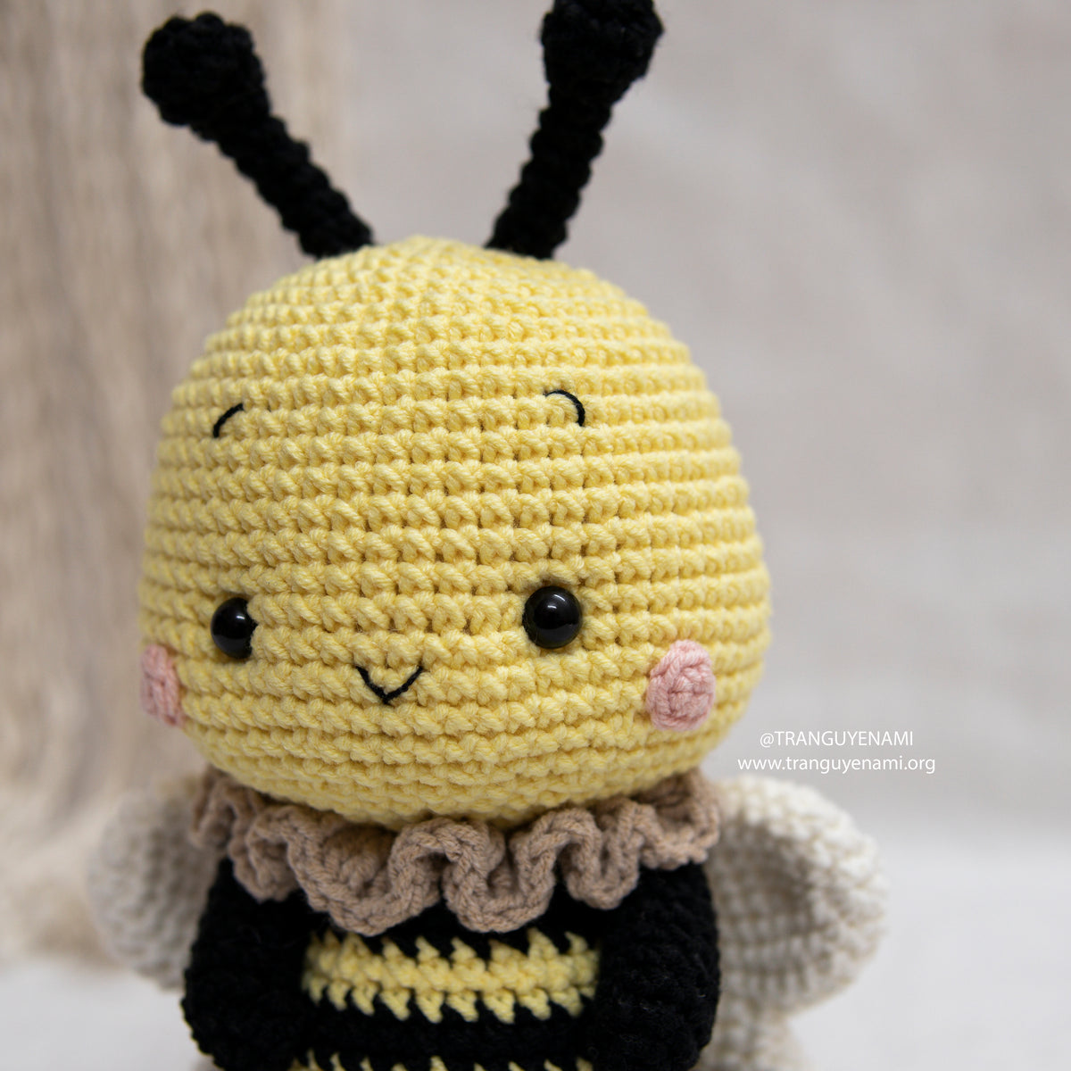 Crochet Bee Pattern in sitting posture- PDF Pattern - Language: Englis ...